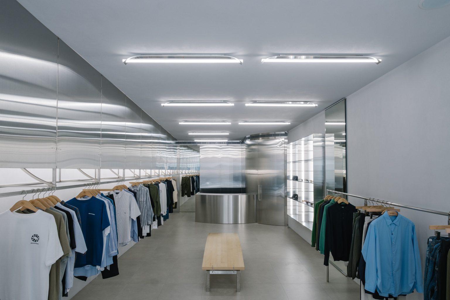 兼具藝廊的高質感空間！Invincible台北店盛大重新開幕 攜手韓國設計團隊重新打造 - men's uno Taiwan